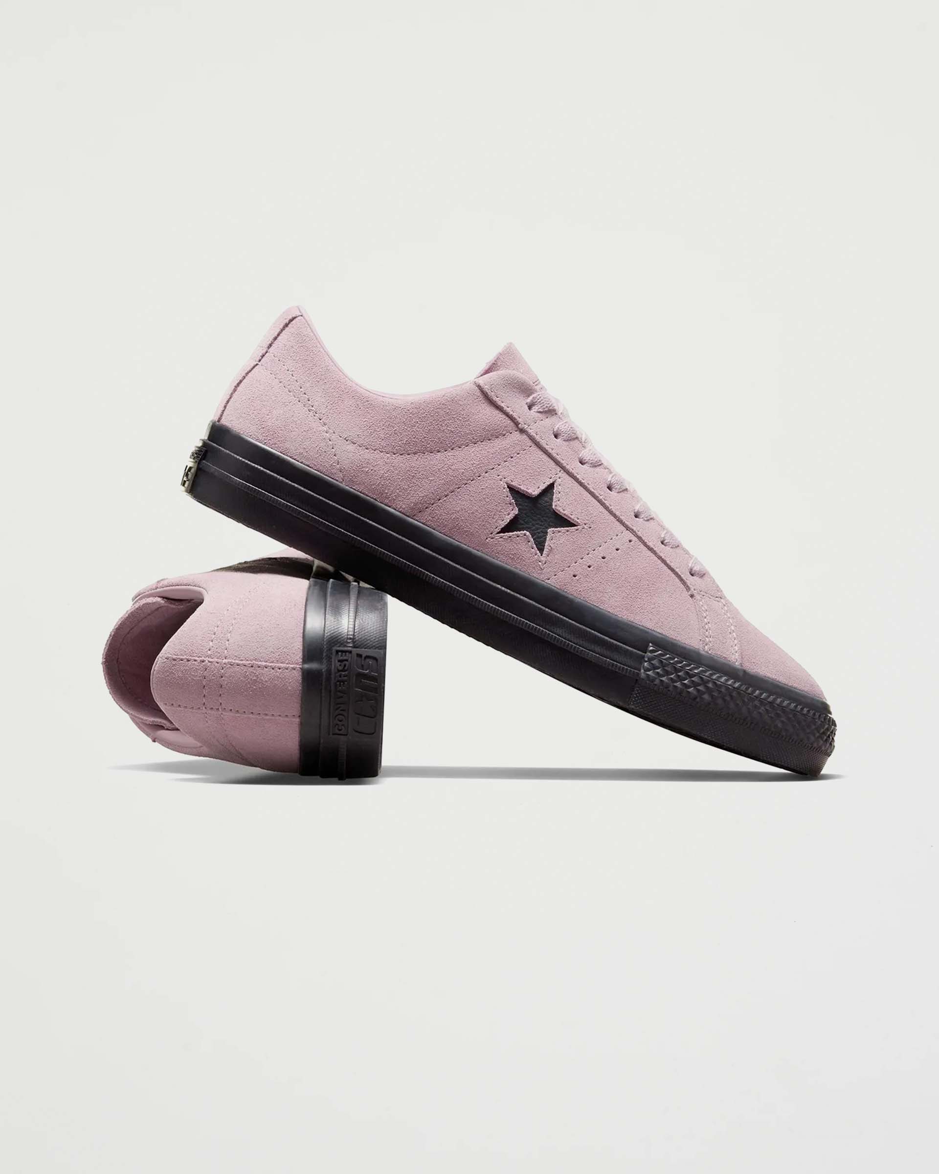 Converse – One Star Pro Phantom Violet/Phantom Violet – Tenue de Nîmes
